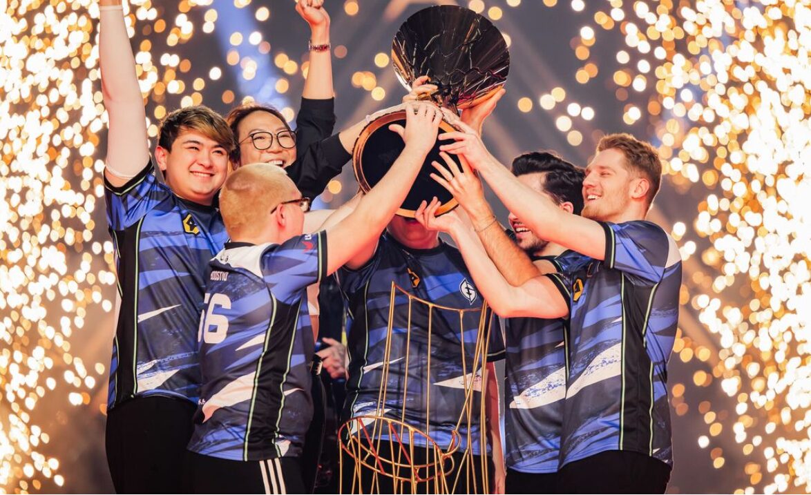 eSports Unveiled: Top Teams, Player Earnings, Industry Growth